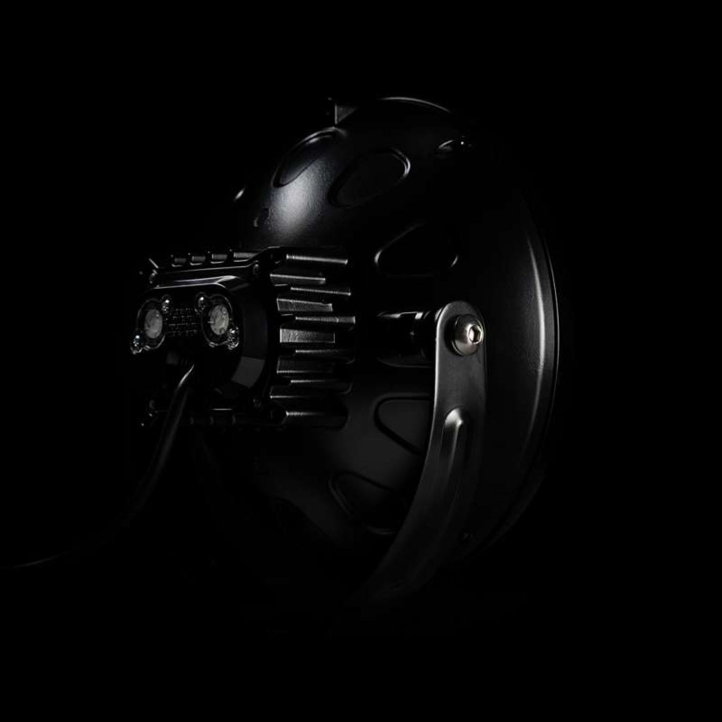 Worklight STRANDS Ambassador Dark Edition Driving Light 9" - Trodo.com